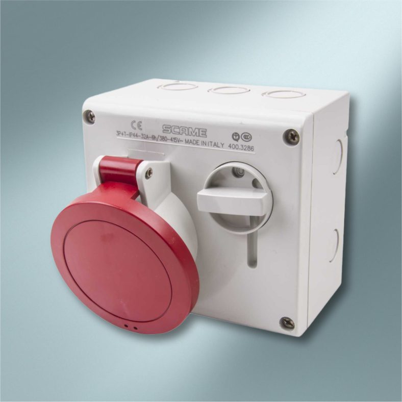 32A 4 Pin 3P+E Switched Socket Isolator Red 415V - Scame